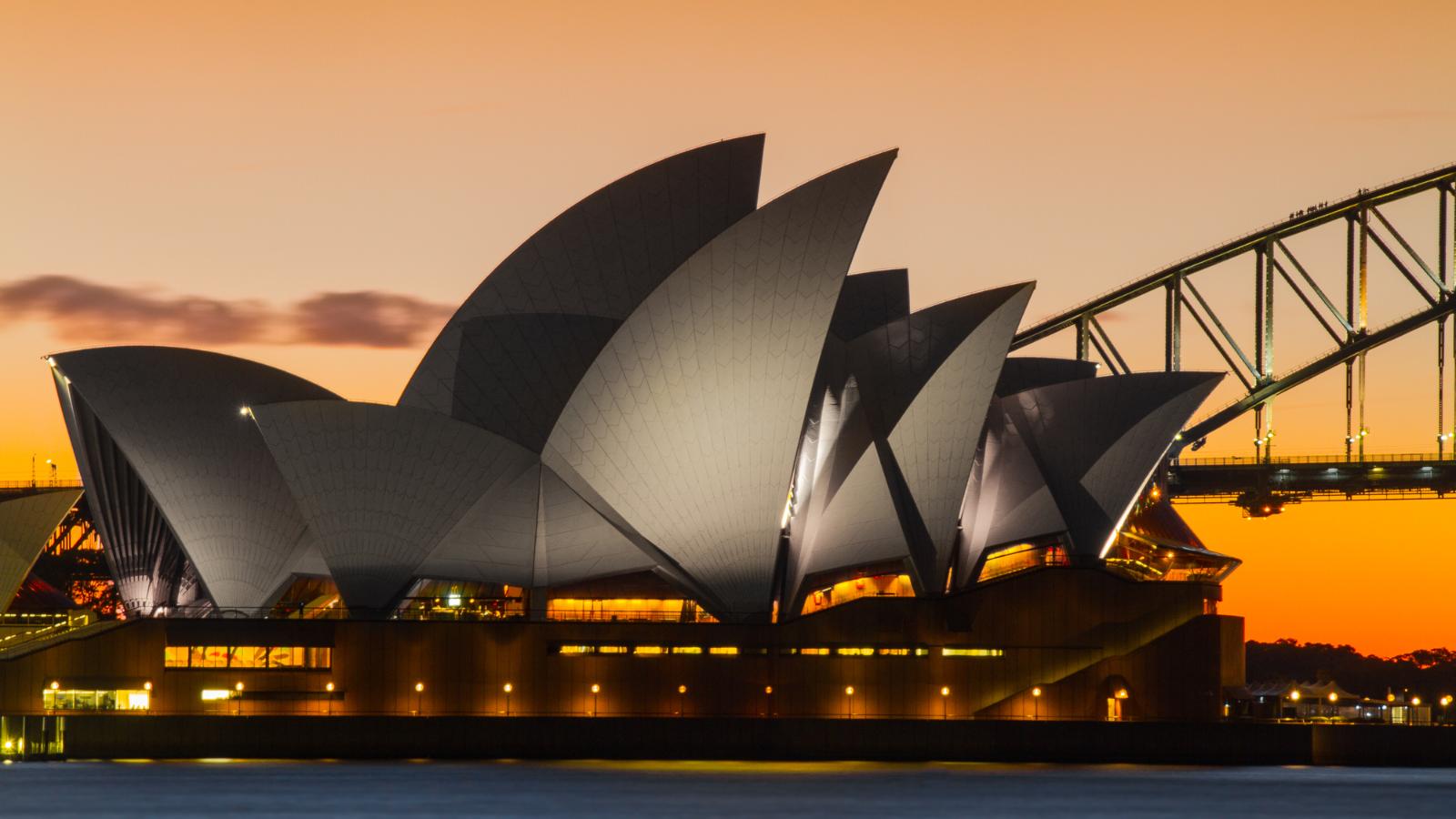 15 Fascinating Facts About Famous Landmarks Hardly Anyone Knows