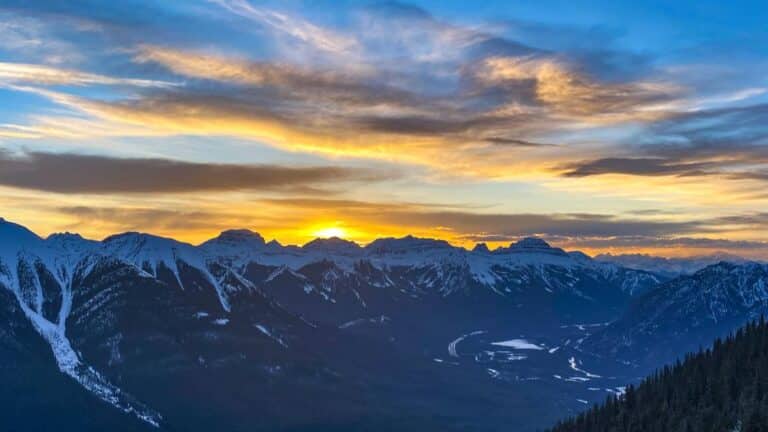 Come With Me as I Explore the Scenic Town of Banff in Canada (Hint, It ...