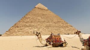 15 Fascinating Facts About Famous Landmarks Hardly Anyone Knows