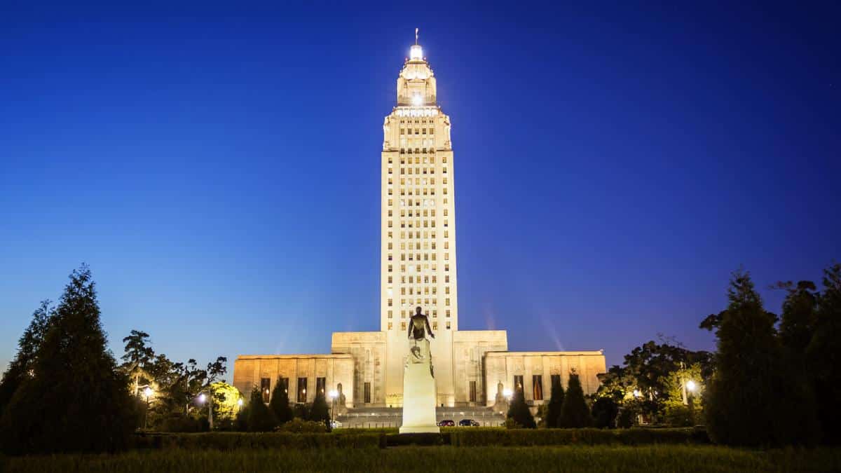 15 States With the Coolest Capitol Buildings - Is Yours on the List?