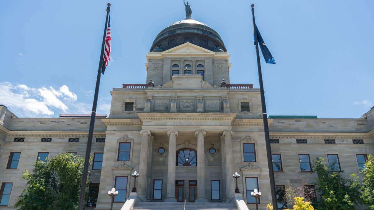 15 States With the Coolest Capitol Buildings - Is Yours on the List?