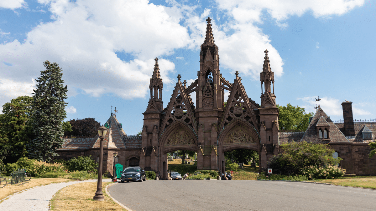 21 Most Beautiful Cemeteries in the U.S.